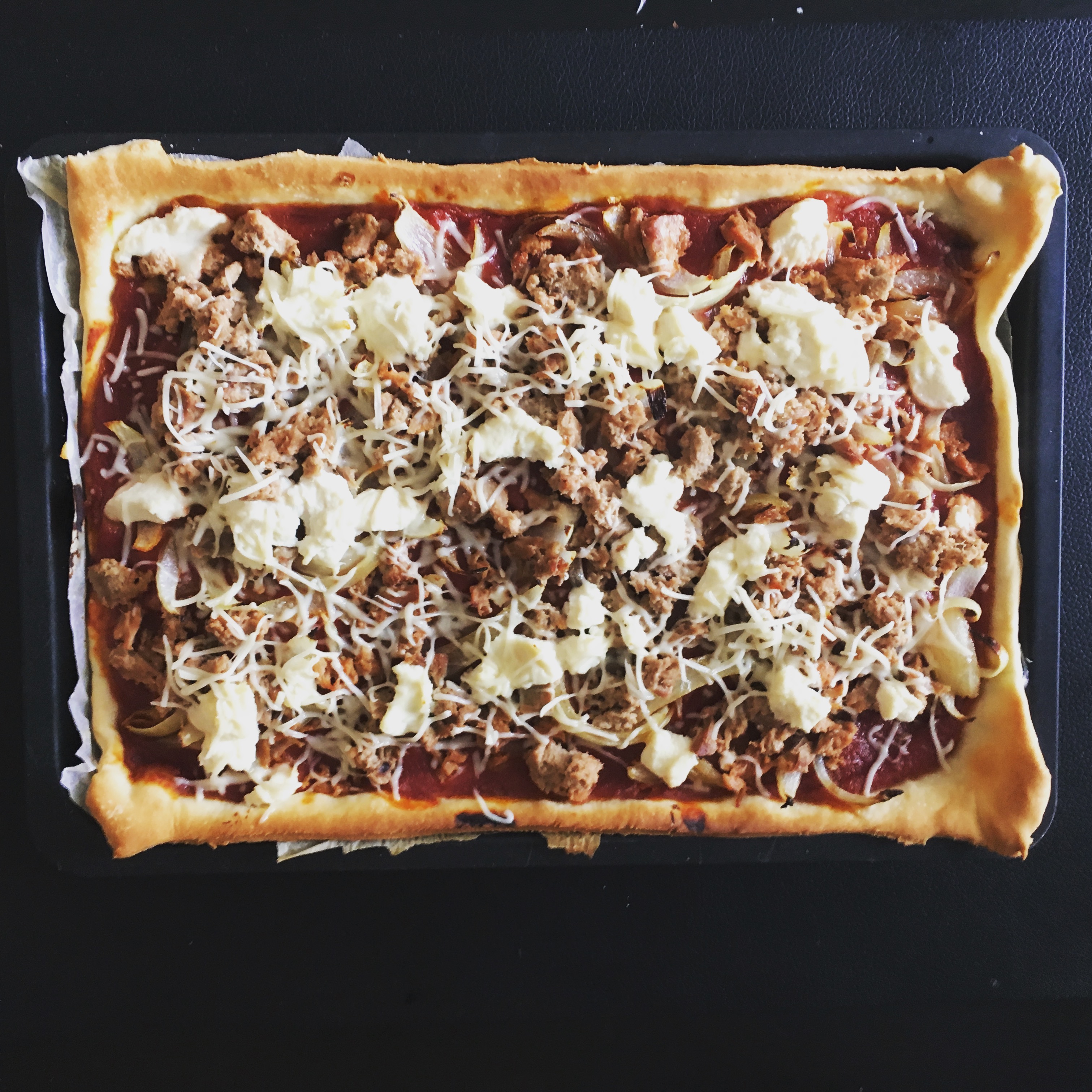 Pizza thon, tomate, oignons et ricotta | CuisineMoi