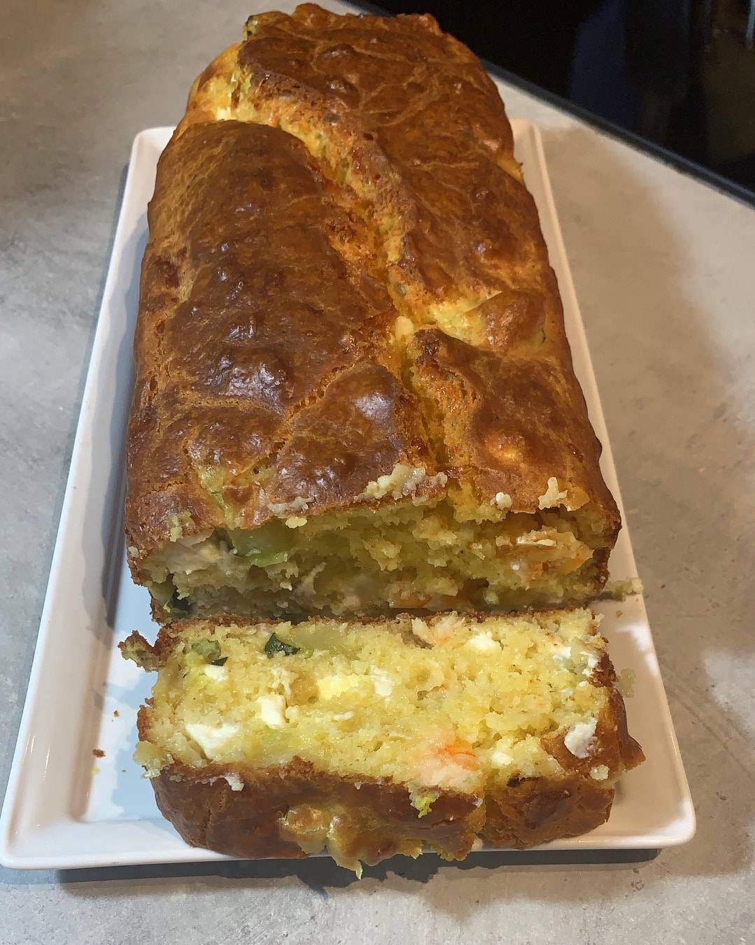 Cake aux crevettes, courgettes et feta - CuisineMoi